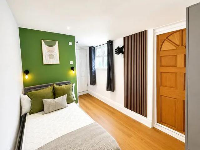 Argyle Street, Boston, Property for rent