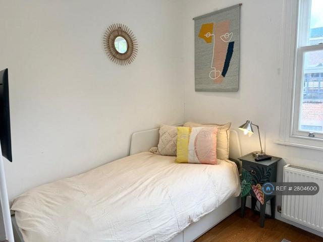 Argyle Street, London, WC1H 1 bed in a flat share to rent £1,395 pcm £322 pw