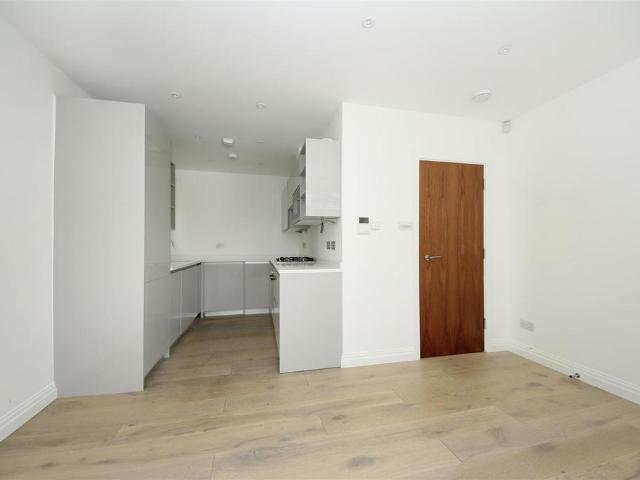 Argyle Road, W13 1 bed flat to rent £1,850 pcm £427 pw
