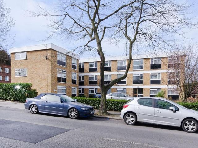 Argyle Road, West Ealing, London, W13 2 bed flat to rent £2,900 pcm £669 pw