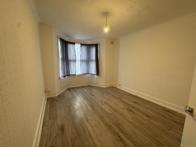 Argyle Road, Ilford IG1, 2 bed flat to rent, £1,795 pcm | PrimeLocation