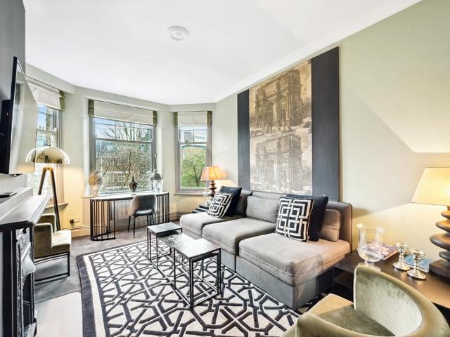 Argyll Mansions, 303 323 Kings Road. 1 bed flat to rent £3,600 pcm £831 pw