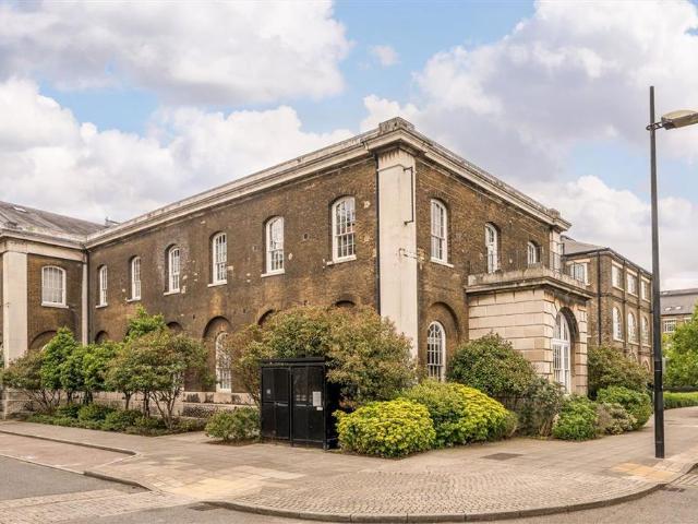 Argyll Road, London SE18 2 bed flat to rent £2,500 pcm £577 pw