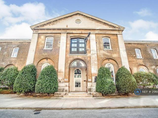 Argyll Road, London, SE18 2 bed flat to rent £2,250 pcm £519 pw