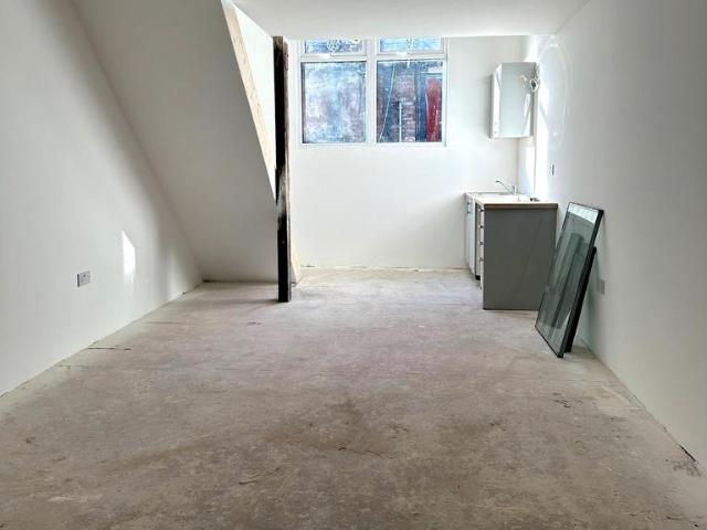 Argall Avenue, London E10 Mixed use to rent £1,430 pcm £330 pw