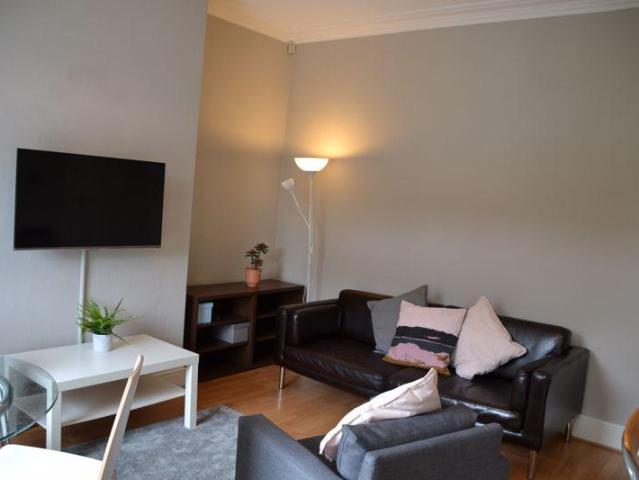 Argie Terrace, Leeds 3 bed terraced house to rent £1,573 pcm £363 pw