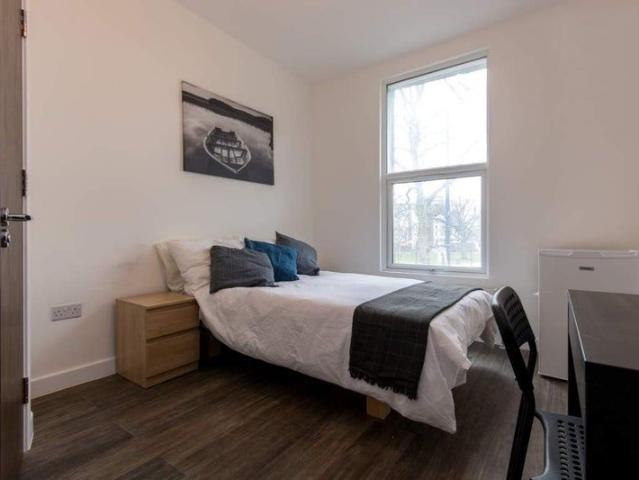 Ariel Way, London W12, Room to rent, £1,300 pcm | PrimeLocation