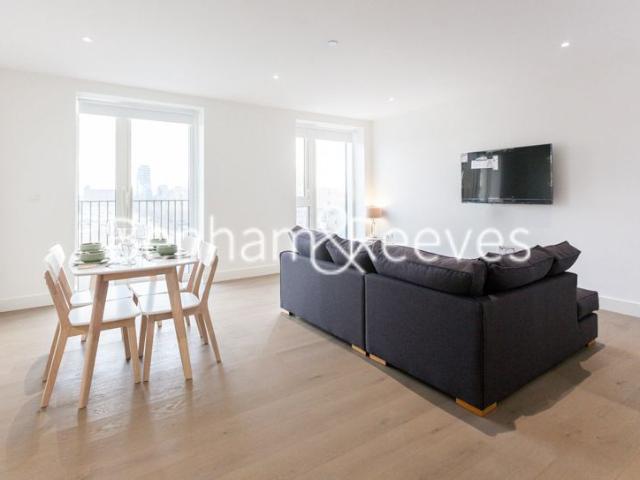 Ariel House, Vaughan Way E1W, 2 bed flat to rent, £3,900 pcm | PrimeLocation