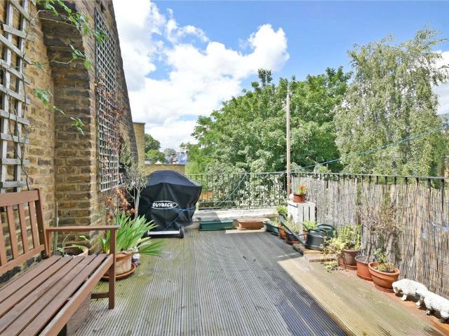 Ariel Road, West Hampstead, London, NW6 2 bed flat to rent £2,500 pcm £577 pw