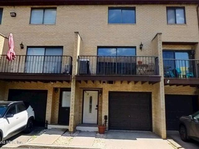 Arielle Ln Unit,staten Island, Condo For Sale
