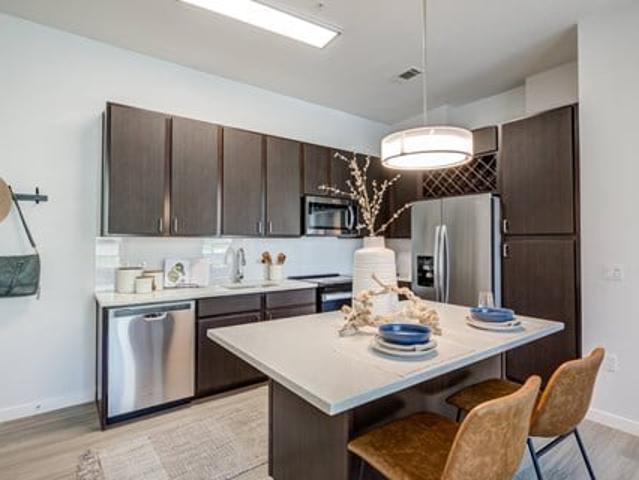 Arista Uptown Embellish