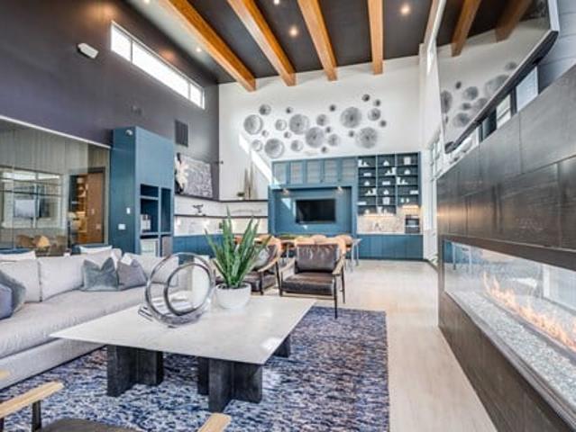 Arista Uptown Premier