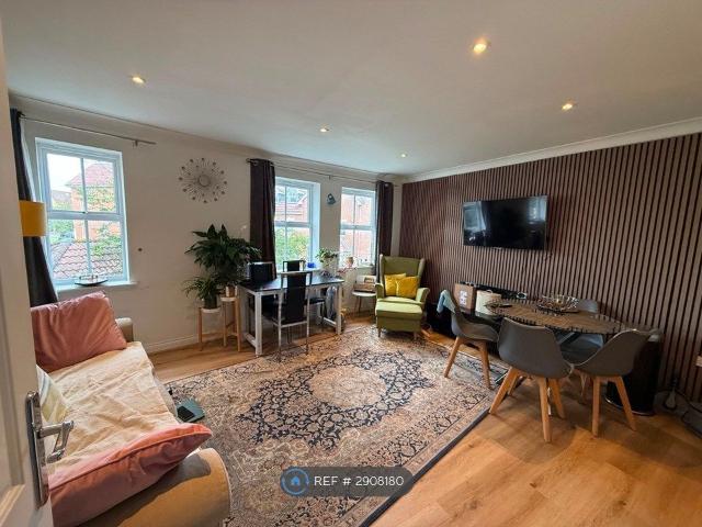 Arklay Close, Uxbridge UB8, Room to rent, £945 pcm | PrimeLocation