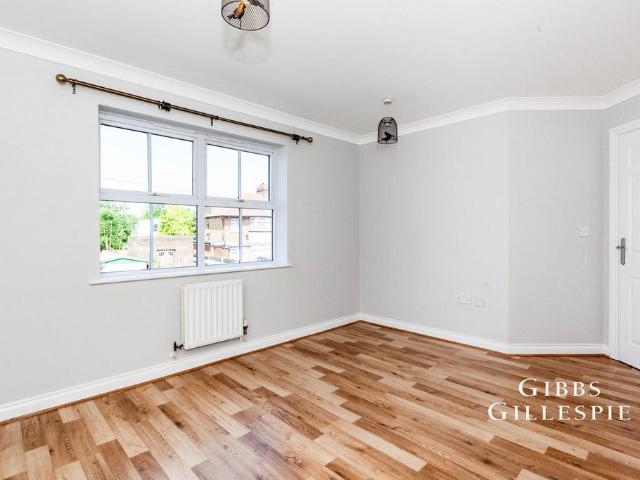 Arklay Close, Uxbridge, UB8 2 bed flat to rent £1,600 pcm £369 pw