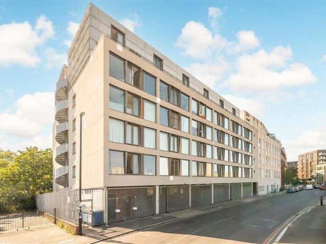 Arklow Road, London SE14 1 bed flat to rent £1,750 pcm £404 pw
