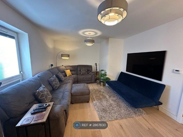 Arla Place, Ruislip HA4, 2 bed flat to rent, £2,049 pcm | PrimeLocation