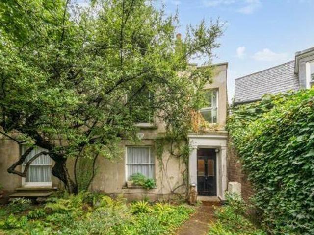 Arlington Cottages, London, 4 Bedroom End
