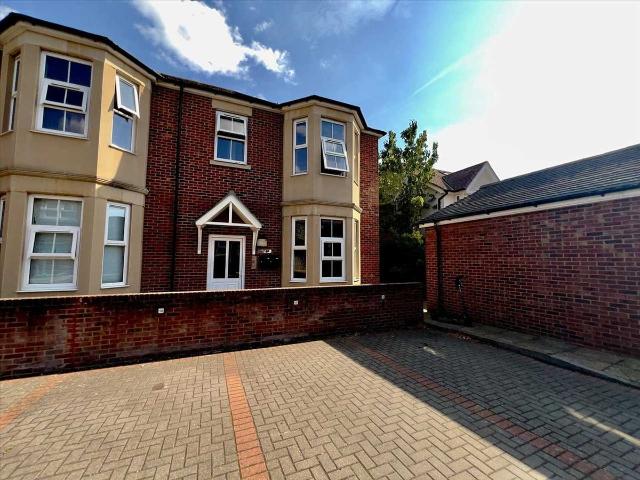 Arlington Court, Hawtrey Close SL1, 1 bed flat to rent, £1,300 pcm | PrimeLocation