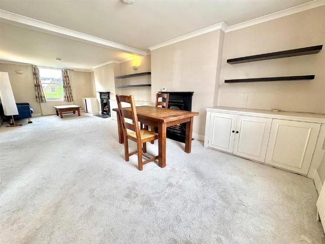 Arlington Gardens, Chiswick, W4 2 bed flat to rent £2,150 pcm £496 pw