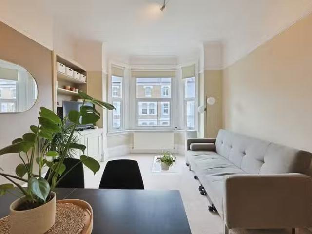 Arlington Gardens, Chiswick, London, W4 4EZ