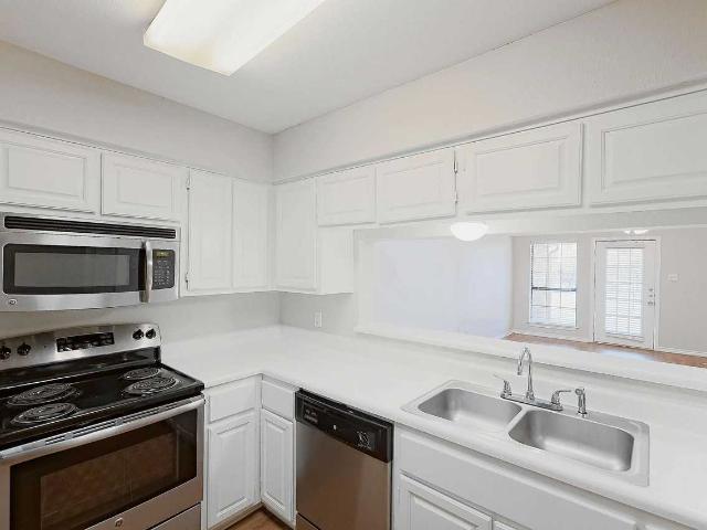Arlington Hills 2 Bedroom Apartment for Rent at 3200 S Center St, Arlington, TX 76014
