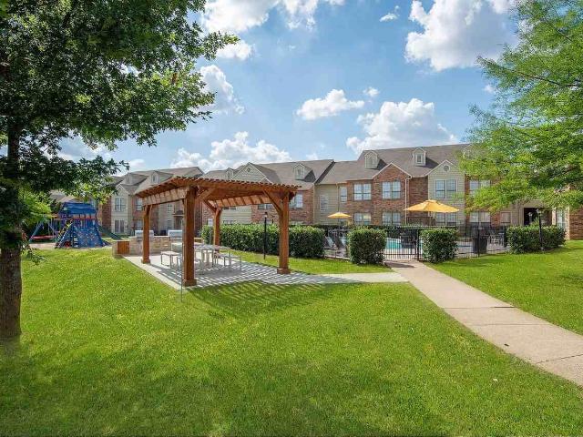 Arlington Hills 2 Bedroom Apartment for Rent at 3200 S Center St, Arlington, TX 76014