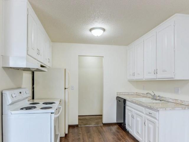 Arlington Place 1 Bedroom Apartment for Rent at 97 Arlington Ave W, St. Paul, MN 55117 North of Maryland
