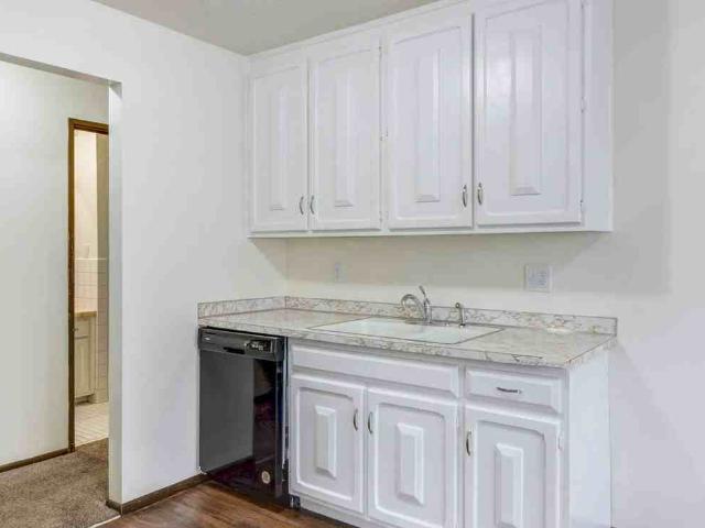 Arlington Place 2 Bedroom Apartment for Rent at 97 Arlington Ave W, St. Paul, MN 55117 North of Maryland