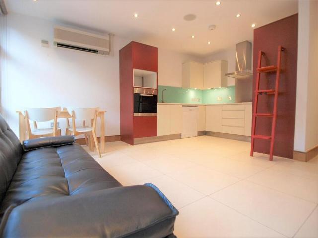 Arlington Road, Camden Town, London 2 bed flat to rent £2,650 pcm £612 pw