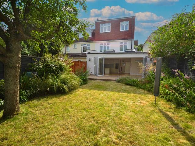 Arlington Road, East Twickenham. 4 bed semi detached house to rent £5,500 pcm £1,269 pw