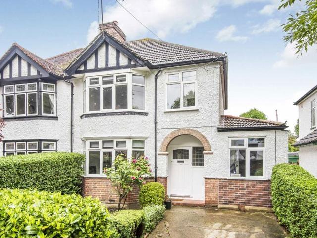 Arlington Road, East Twickenham TW1 4 bed house to rent £4,250 pcm £981 pw