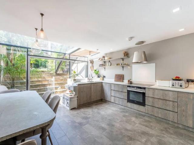 Arlington Rdlondon, London NW1 4 bed house to rent £6,283 pcm £1,450 pw
