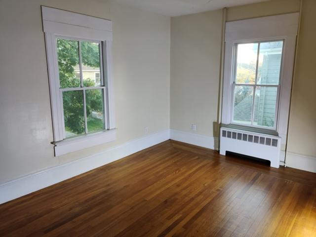 Arlington/Cambridge line: Spacious room 13x15 in 3BR house on tree lined street