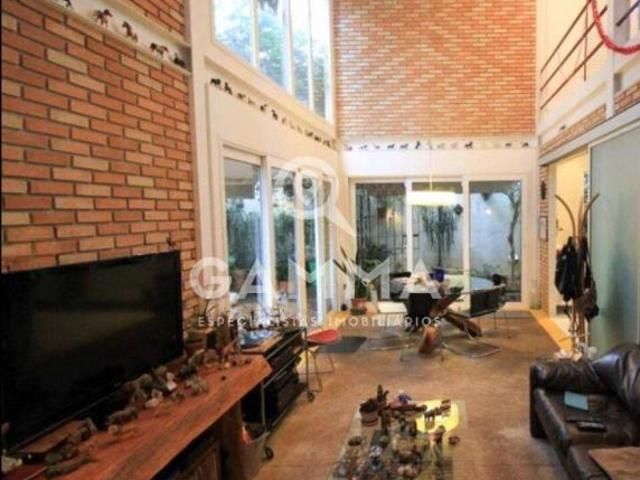 Arquitetura Autoral e Versatilidade no Coração da Vila Madalena