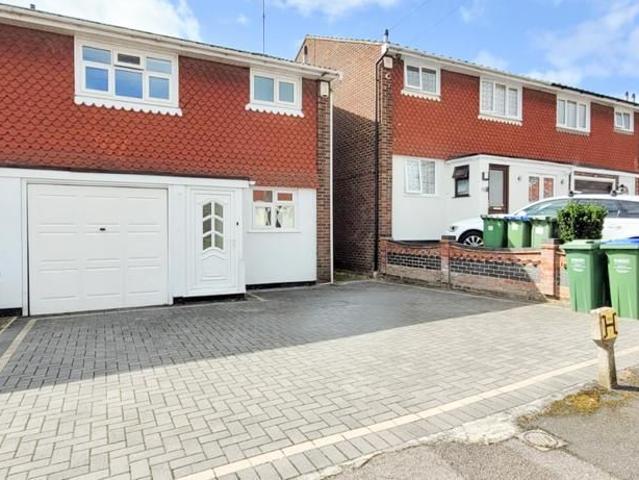 Arran Close, Erith DA8, 3 bed property to rent, £2,100 pcm | PrimeLocation