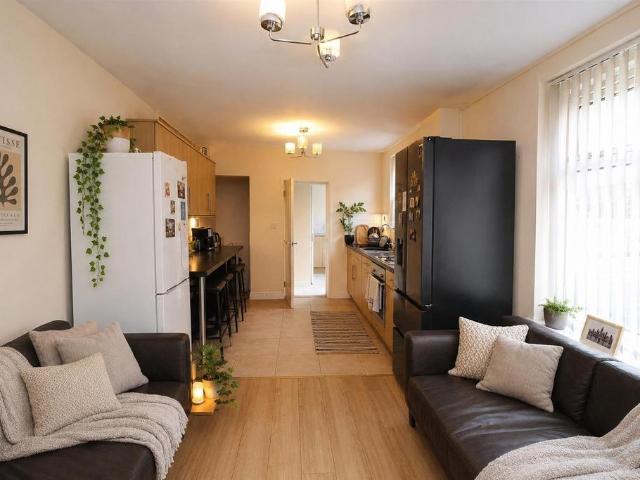 Arran Street, Cardiff CF24 5 bed house to rent £2,625 pcm £606 pw
