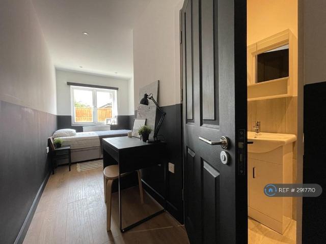 Arras Avenue, Morden, SM4 1 bed in a flat share to rent £1,000 pcm £231 pw