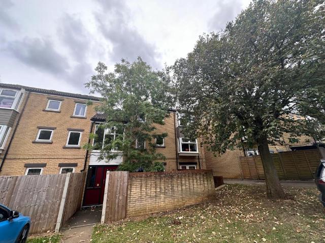 Arrow Head Road, NORTHAMPTON, NN4 2 bed flat to rent £1,050 pcm £242 pw