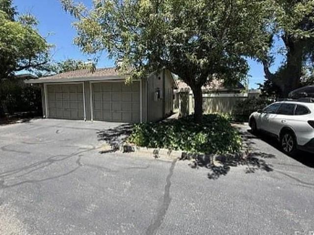 Arroyo Sierra Ct