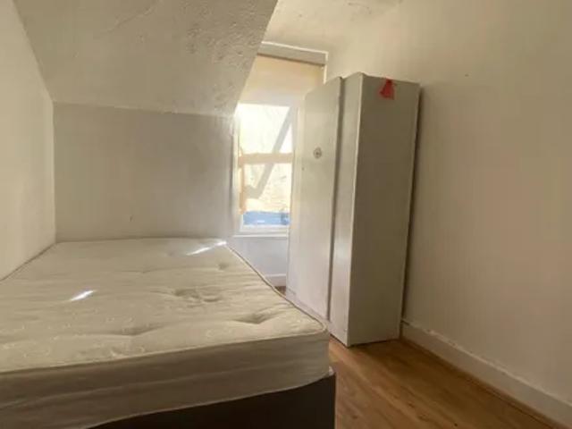 Arsenal Gate Cafe, 2 Plumstead Road, London, SE18 7BZ, United Kingdom | 2 bed apartment for rent #167673736 | Rentberry