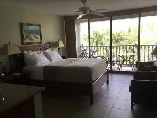 Arturo Wesley, 475 Front St, Lahaina 1 Bedroom 1 Bath