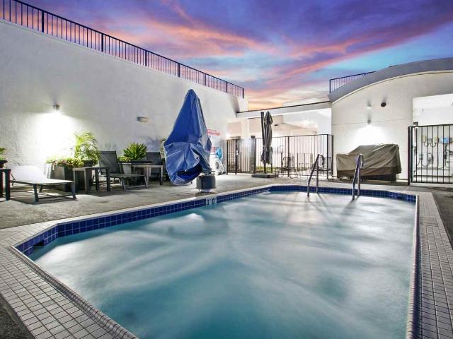 Art Set NoHo Studio Apartment for Rent at 11525 Chandler Blvd, Los Angeles, CA 91601 Mid Town North Hollywood
