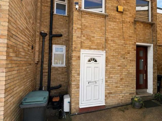 Artemis Close, Gravesend DA12, 2 bed end terrace house to rent, £1,200 pcm | PrimeLocation