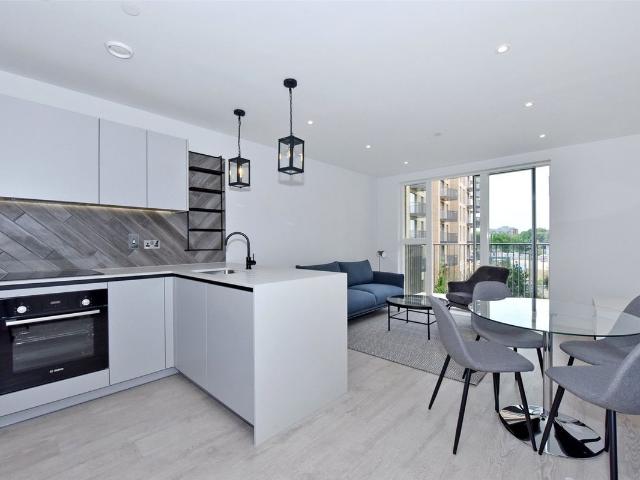 Artesian House, Memorial Avenue, Slough SL1, 2 bed flat to rent, £1,875 pcm | PrimeLocation