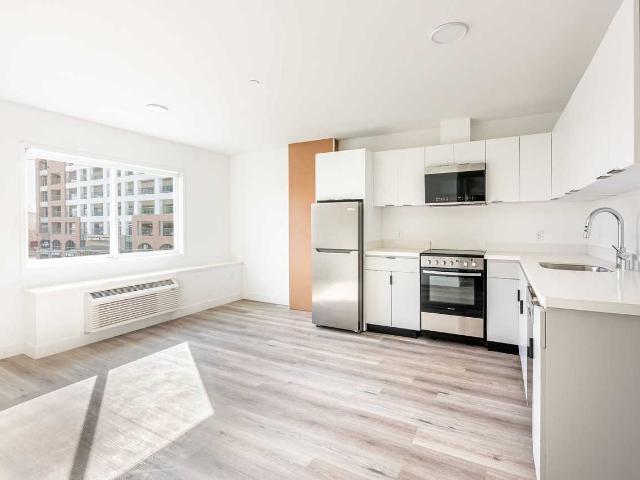 ArtHaus Jack London 1 Bedroom Apartment for Rent at 233 Broadway, Oakland, CA 94607 Produce and Waterfront
