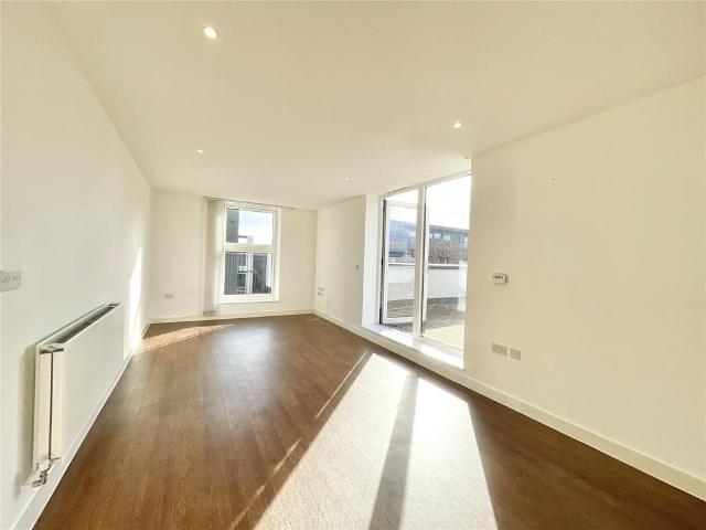 Arthur Court, Stanmore HA7 2 bed penthouse to rent £2,000 pcm £462 pw