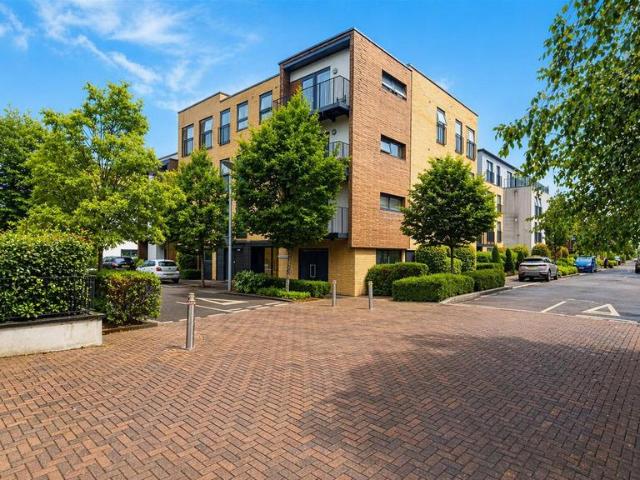 Arthur court, Stanmore Place. HA7 2 bed apartment to rent £2,200 pcm £508 pw