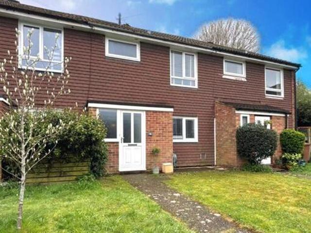 Arthur Close, Farnham, 3 Bedroom Terraced