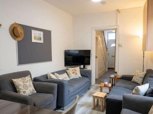 Arthur Avenue / Bed / Bath, NG7