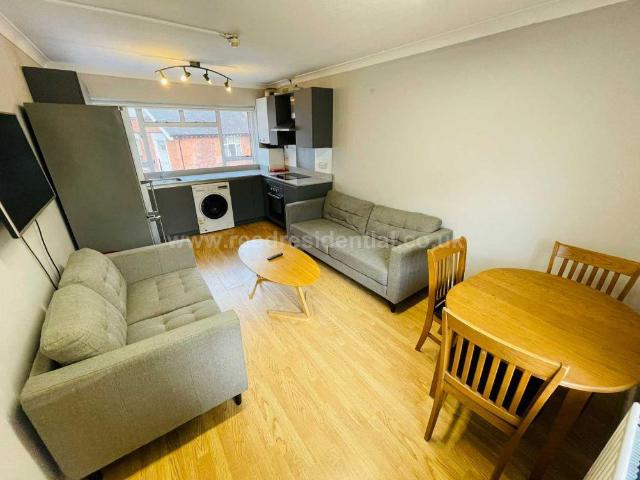 Arthur Avenue, Lenton NG7 5 bed flat to rent £1,521 pcm £351 pw